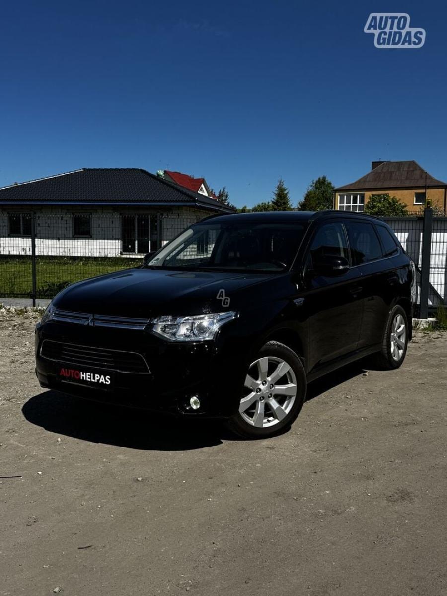 Black Mitsubishi Outlander 2013 in Klaipeda, with an engine capacity of 2.00 L and mileage of 294 thousand km for 6499 €, photo 5 on AUTOMOTO.COM.LV