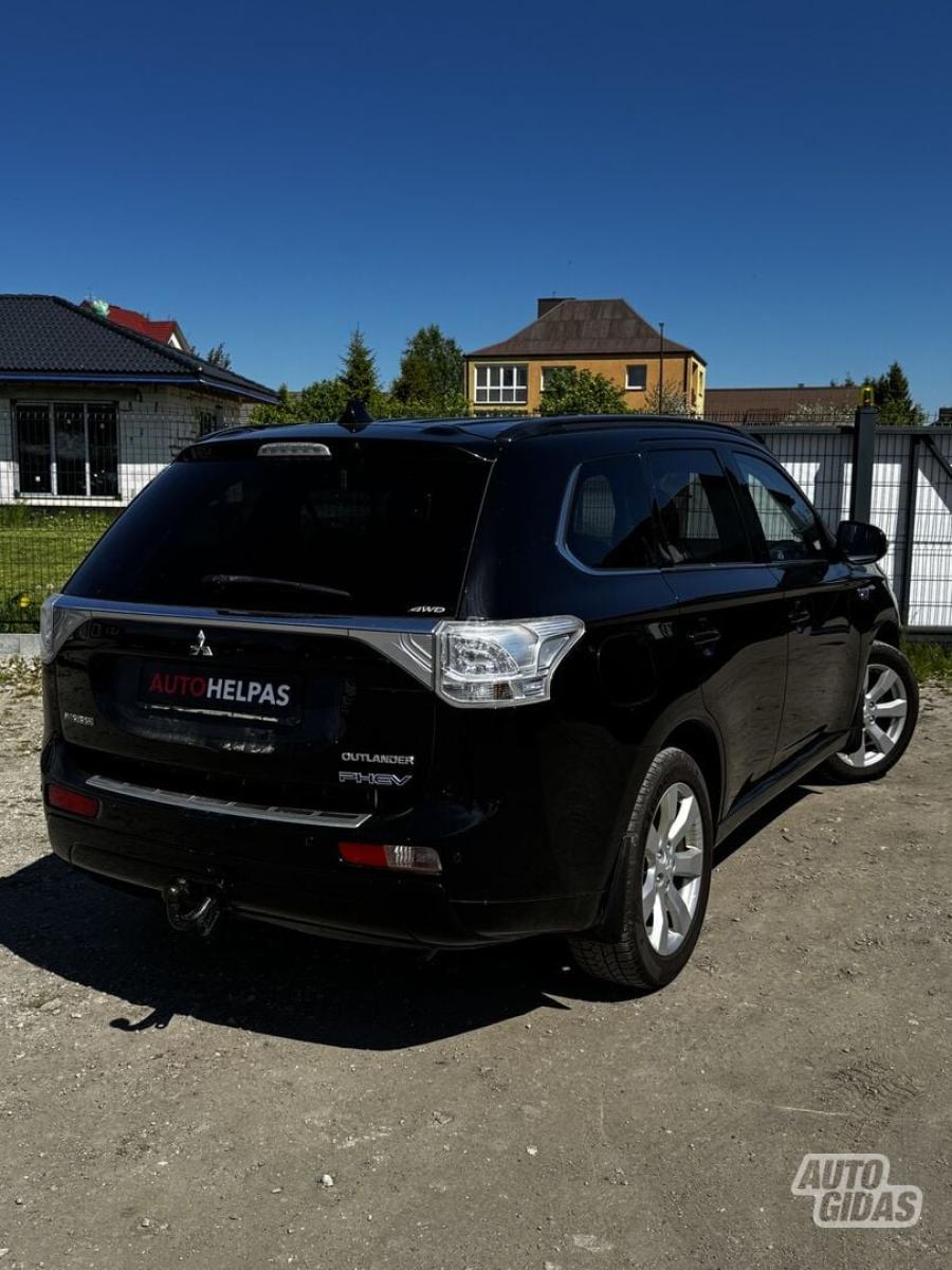 Black Mitsubishi Outlander 2013 in Klaipeda, with an engine capacity of 2.00 L and mileage of 294 thousand km for 6499 €, photo 8 on AUTOMOTO.COM.LV