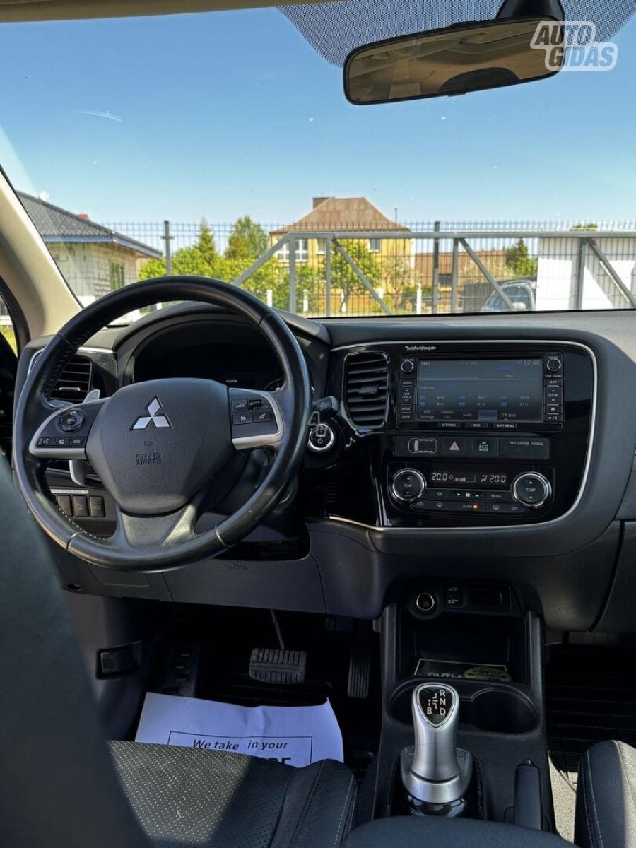 Black Mitsubishi Outlander 2013 in Klaipeda, with an engine capacity of 2.00 L and mileage of 294 thousand km for 6499 €, photo 11 on AUTOMOTO.COM.LV