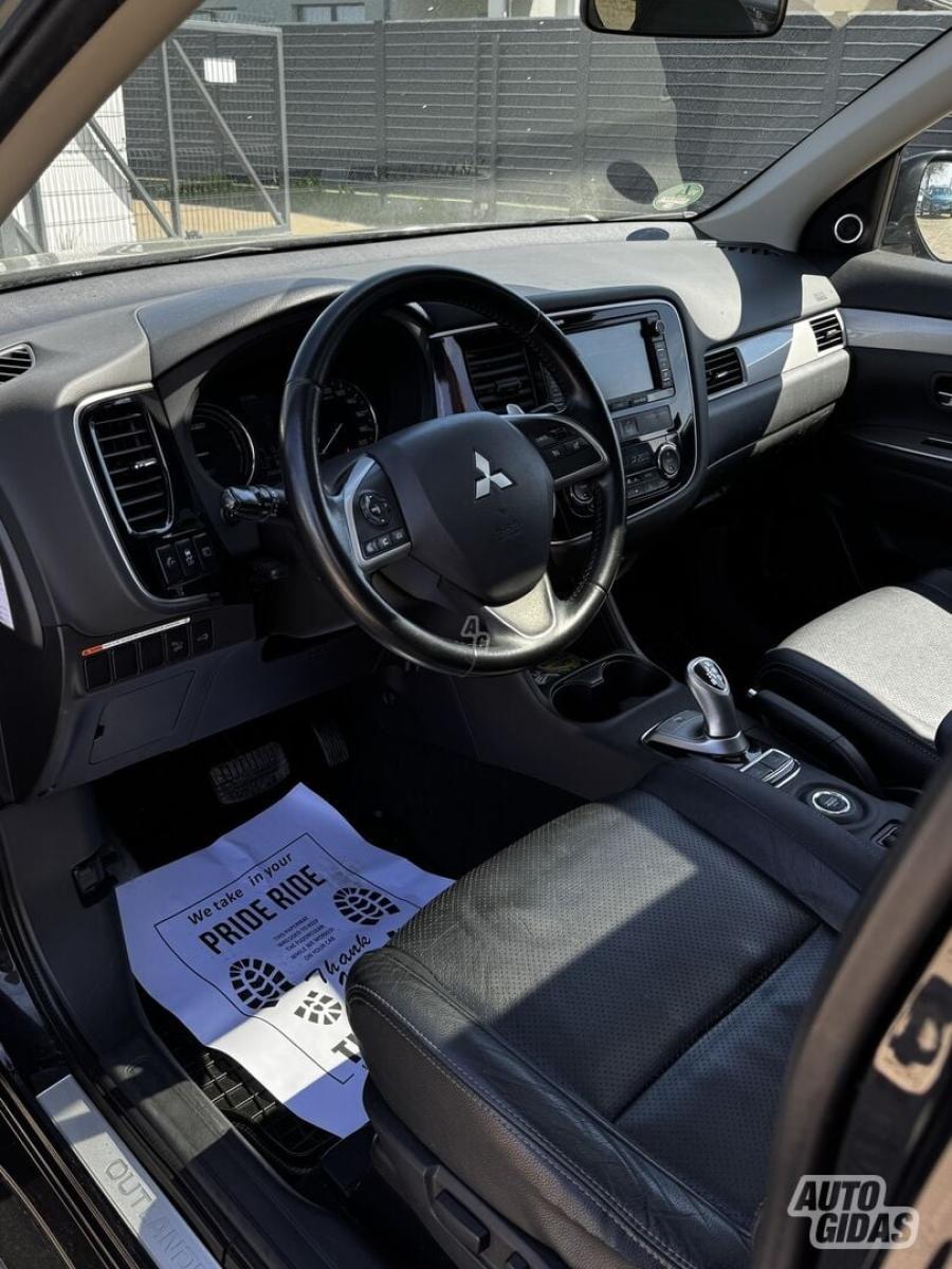 Black Mitsubishi Outlander 2013 in Klaipeda, with an engine capacity of 2.00 L and mileage of 294 thousand km for 6499 €, photo 12 on AUTOMOTO.COM.LV