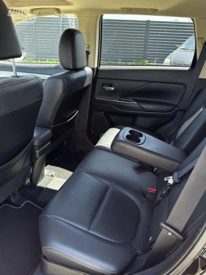 Black Mitsubishi Outlander 2013 in Klaipeda, with an engine capacity of 2.00 L and mileage of 294 thousand km for 6499 €, photo 21 on AUTOMOTO.COM.LV