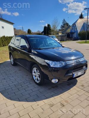Melns Mitsubishi Outlander 2013 Rīga, ar dzinēja tilpumu 2.00 L un nobraukumu 97 tūkst. km par 9000 €, foto 5 vietnē AUTOMOTO.COM.LV