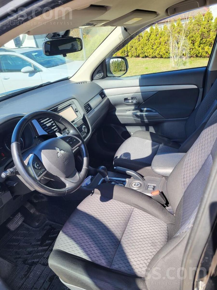 Melns Mitsubishi Outlander 2013 Rīga, ar dzinēja tilpumu 2.00 L un nobraukumu 97 tūkst. km par 9000 €, foto 7 vietnē AUTOMOTO.COM.LV