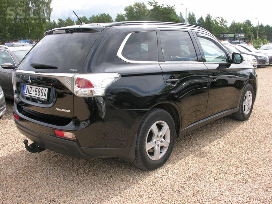 Black Mitsubishi Outlander 2013 in Riga, with an engine capacity of 2.00 L and mileage of 258 thousand km for 7500 €, photo 4 on AUTOMOTO.COM.LV