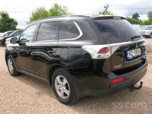 Black Mitsubishi Outlander 2013 in Riga, with an engine capacity of 2.00 L and mileage of 258 thousand km for 7500 €, photo 5 on AUTOMOTO.COM.LV