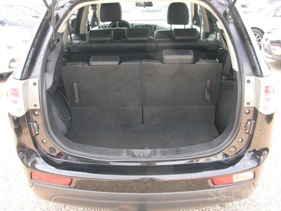 Black Mitsubishi Outlander 2013 in Riga, with an engine capacity of 2.00 L and mileage of 258 thousand km for 7500 €, photo 6 on AUTOMOTO.COM.LV