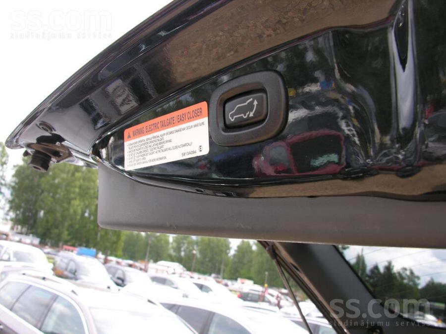Black Mitsubishi Outlander 2013 in Riga, with an engine capacity of 2.00 L and mileage of 258 thousand km for 7500 €, photo 7 on AUTOMOTO.COM.LV