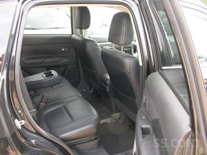 Black Mitsubishi Outlander 2013 in Riga, with an engine capacity of 2.00 L and mileage of 258 thousand km for 7500 €, photo 9 on AUTOMOTO.COM.LV