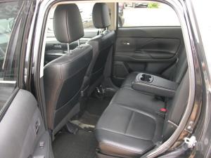 Black Mitsubishi Outlander 2013 in Riga, with an engine capacity of 2.00 L and mileage of 258 thousand km for 7500 €, photo 10 on AUTOMOTO.COM.LV