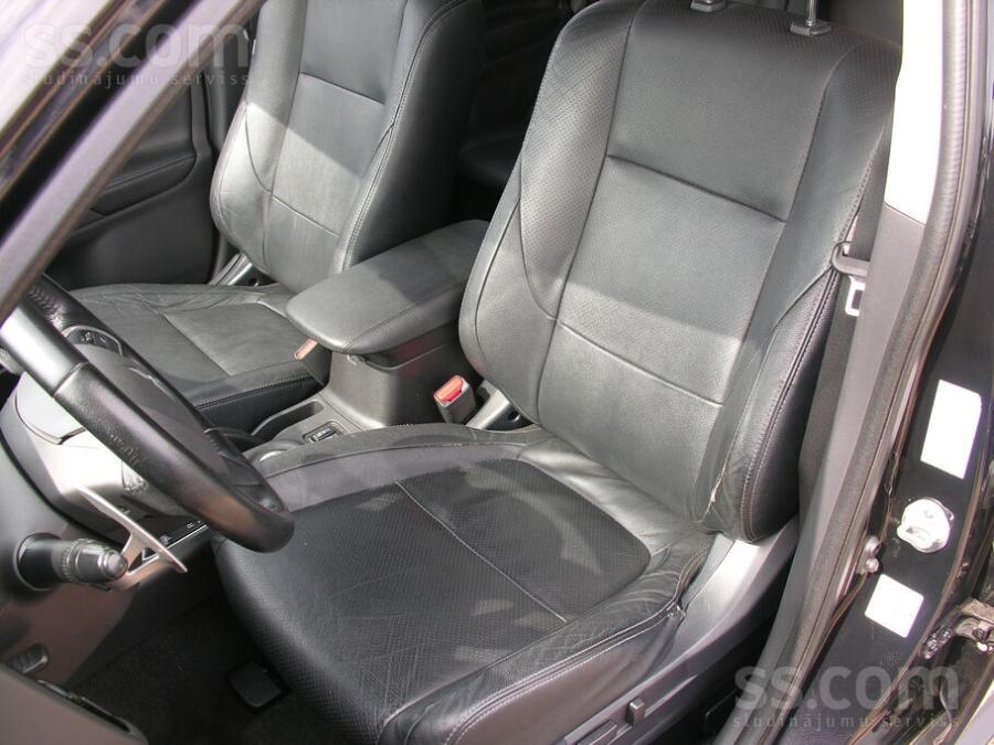 Black Mitsubishi Outlander 2013 in Riga, with an engine capacity of 2.00 L and mileage of 258 thousand km for 7500 €, photo 12 on AUTOMOTO.COM.LV
