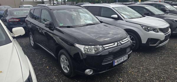 Melns Mitsubishi Outlander 2013 Šauļi, ar dzinēja tilpumu 2.27 L un nobraukumu 270 tūkst. km par 5900 €, foto 1 vietnē AUTOMOTO.COM.LV