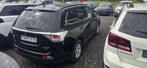Black Mitsubishi Outlander 2013 in Siauliai, with an engine capacity of 2.27 L and mileage of 270 thousand km for 5900 €, photo 4 on AUTOMOTO.COM.LV