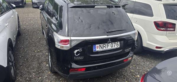Melns Mitsubishi Outlander 2013 Šauļi, ar dzinēja tilpumu 2.27 L un nobraukumu 270 tūkst. km par 5900 €, foto 4 vietnē AUTOMOTO.COM.LV