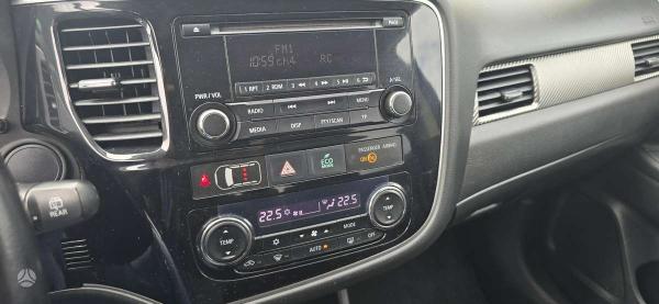 Melns Mitsubishi Outlander 2013 Šauļi, ar dzinēja tilpumu 2.27 L un nobraukumu 270 tūkst. km par 5900 €, foto 5 vietnē AUTOMOTO.COM.LV