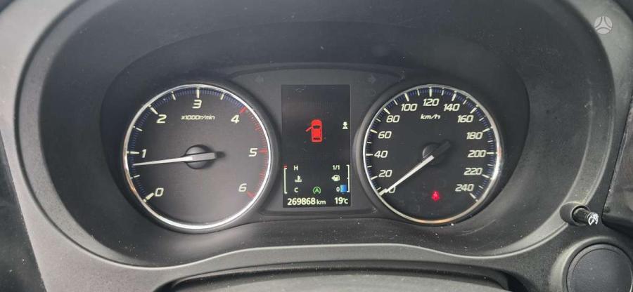 Black Mitsubishi Outlander 2013 in Siauliai, with an engine capacity of 2.27 L and mileage of 270 thousand km for 5900 €, photo 7 on AUTOMOTO.COM.LV