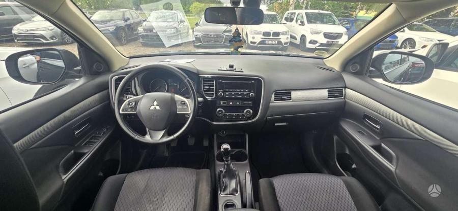 Black Mitsubishi Outlander 2013 in Siauliai, with an engine capacity of 2.27 L and mileage of 270 thousand km for 5900 €, photo 8 on AUTOMOTO.COM.LV