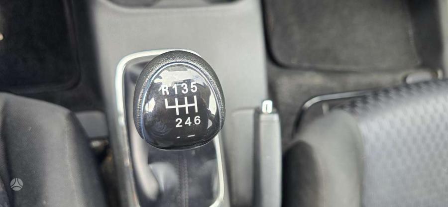 Black Mitsubishi Outlander 2013 in Siauliai, with an engine capacity of 2.27 L and mileage of 270 thousand km for 5900 €, photo 9 on AUTOMOTO.COM.LV