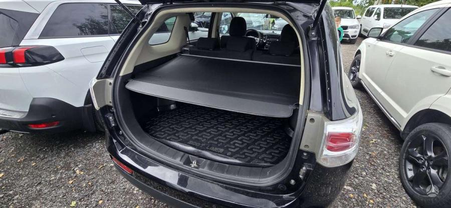 Black Mitsubishi Outlander 2013 in Siauliai, with an engine capacity of 2.27 L and mileage of 270 thousand km for 5900 €, photo 11 on AUTOMOTO.COM.LV