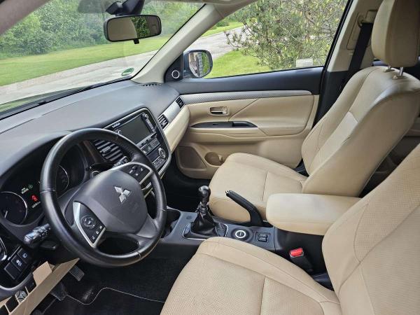 Melns Mitsubishi Outlander 2013 Ukmergė, ar dzinēja tilpumu 2.27 L un nobraukumu 224 tūkst. km par 7300 €, foto 3 vietnē AUTOMOTO.COM.LV