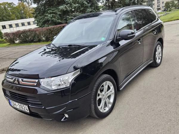 Black Mitsubishi Outlander 2013 in Jekabpils, with an engine capacity of 2.20 L and mileage of 187 thousand km for 9490 €, photo 1 on AUTOMOTO.COM.LV