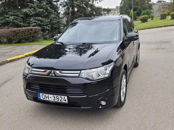 Black Mitsubishi Outlander 2013 in Jekabpils, with an engine capacity of 2.20 L and mileage of 187 thousand km for 9490 €, photo 2 on AUTOMOTO.COM.LV
