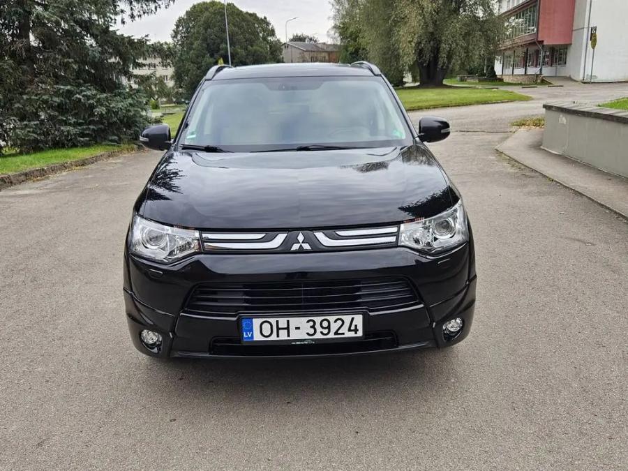 Melns Mitsubishi Outlander 2013 Jēkabpils, ar dzinēja tilpumu 2.20 L un nobraukumu 187 tūkst. km par 9490 €, foto 4 vietnē AUTOMOTO.COM.LV