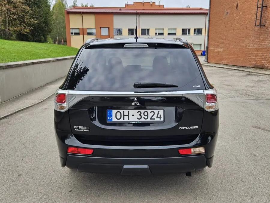 Melns Mitsubishi Outlander 2013 Jēkabpils, ar dzinēja tilpumu 2.20 L un nobraukumu 187 tūkst. km par 9490 €, foto 8 vietnē AUTOMOTO.COM.LV