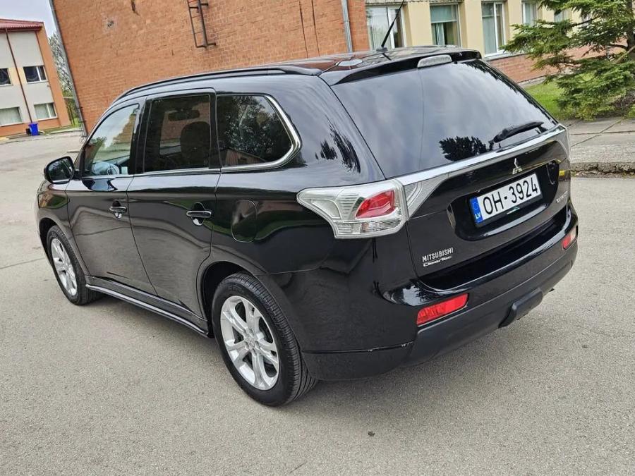 Melns Mitsubishi Outlander 2013 Jēkabpils, ar dzinēja tilpumu 2.20 L un nobraukumu 187 tūkst. km par 9490 €, foto 9 vietnē AUTOMOTO.COM.LV