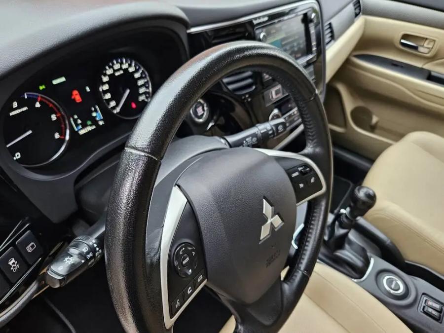 Melns Mitsubishi Outlander 2013 Jēkabpils, ar dzinēja tilpumu 2.20 L un nobraukumu 187 tūkst. km par 9490 €, foto 13 vietnē AUTOMOTO.COM.LV