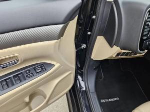 Melns Mitsubishi Outlander 2013 Jēkabpils, ar dzinēja tilpumu 2.20 L un nobraukumu 187 tūkst. km par 9490 €, foto 14 vietnē AUTOMOTO.COM.LV