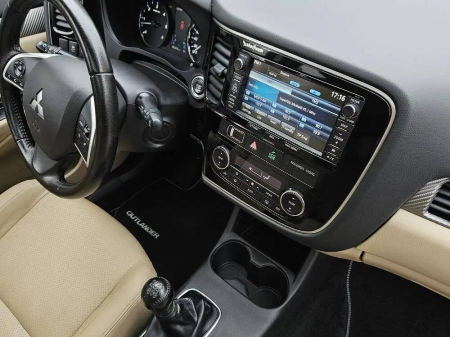 Melns Mitsubishi Outlander 2013 Jēkabpils, ar dzinēja tilpumu 2.20 L un nobraukumu 187 tūkst. km par 9490 €, foto 25 vietnē AUTOMOTO.COM.LV