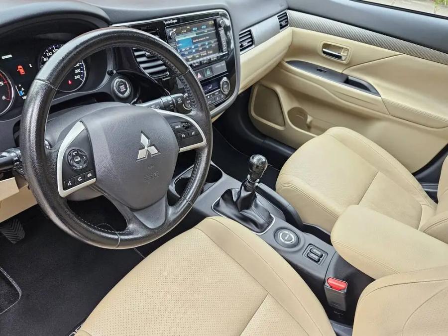Melns Mitsubishi Outlander 2013 Jēkabpils, ar dzinēja tilpumu 2.20 L un nobraukumu 187 tūkst. km par 9490 €, foto 28 vietnē AUTOMOTO.COM.LV