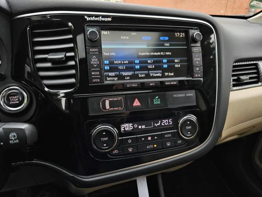 Melns Mitsubishi Outlander 2013 Jēkabpils, ar dzinēja tilpumu 2.20 L un nobraukumu 187 tūkst. km par 9490 €, foto 31 vietnē AUTOMOTO.COM.LV