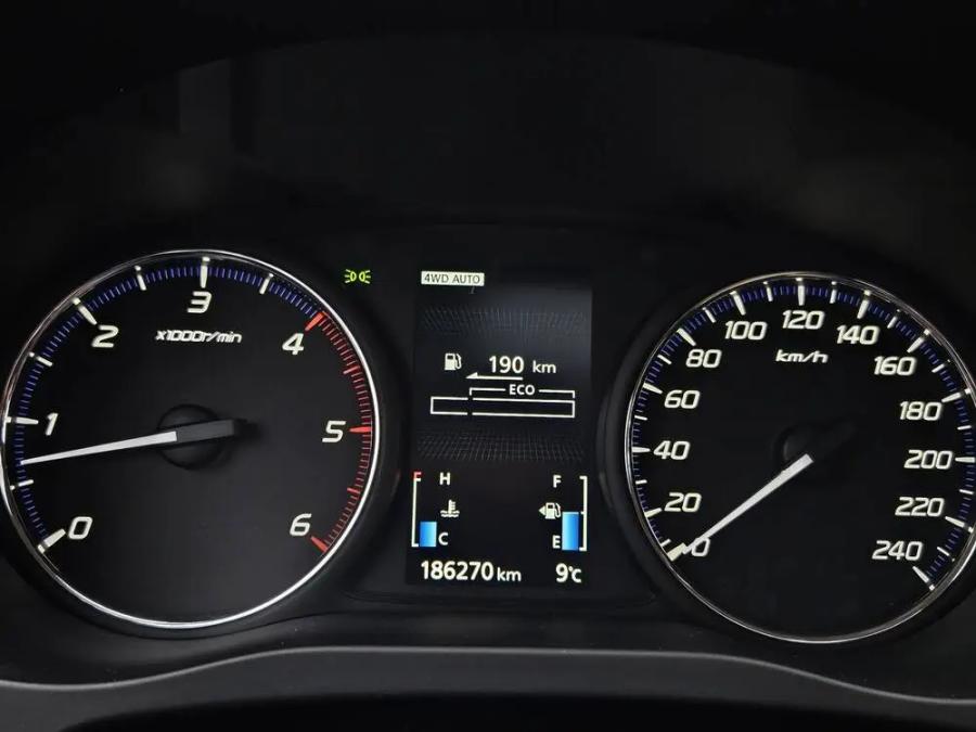 Melns Mitsubishi Outlander 2013 Jēkabpils, ar dzinēja tilpumu 2.20 L un nobraukumu 187 tūkst. km par 9490 €, foto 32 vietnē AUTOMOTO.COM.LV