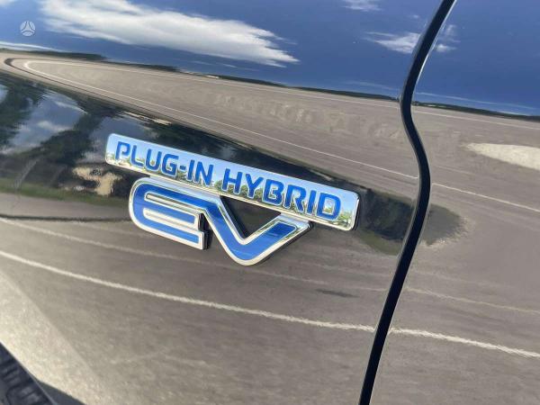 Melns Mitsubishi Outlander 2013 Viļņa, ar dzinēja tilpumu 2.00 L un nobraukumu 278 tūkst. km par 7650 €, foto 3 vietnē AUTOMOTO.COM.LV