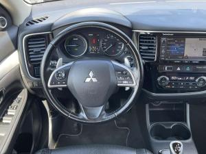 Black Mitsubishi Outlander 2013 in Vilnius, with an engine capacity of 2.00 L and mileage of 278 thousand km for 7650 €, photo 6 on AUTOMOTO.COM.LV
