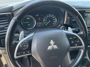 Black Mitsubishi Outlander 2013 in Vilnius, with an engine capacity of 2.00 L and mileage of 278 thousand km for 7650 €, photo 8 on AUTOMOTO.COM.LV