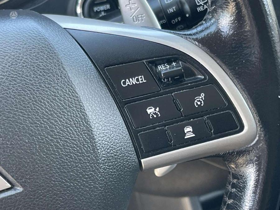 Black Mitsubishi Outlander 2013 in Vilnius, with an engine capacity of 2.00 L and mileage of 278 thousand km for 7650 €, photo 9 on AUTOMOTO.COM.LV