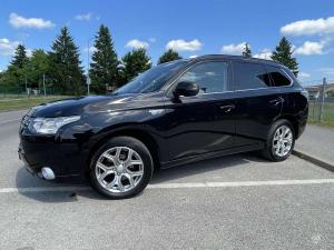 Black Mitsubishi Outlander 2013 in Vilnius, with an engine capacity of 2.00 L and mileage of 278 thousand km for 7650 €, photo 14 on AUTOMOTO.COM.LV
