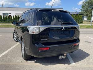 Black Mitsubishi Outlander 2013 in Vilnius, with an engine capacity of 2.00 L and mileage of 278 thousand km for 7650 €, photo 17 on AUTOMOTO.COM.LV