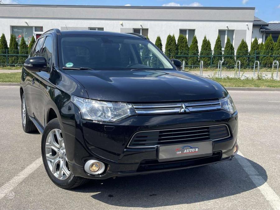 Black Mitsubishi Outlander 2013 in Vilnius, with an engine capacity of 2.00 L and mileage of 278 thousand km for 7650 €, photo 18 on AUTOMOTO.COM.LV