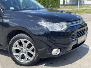 Black Mitsubishi Outlander 2013 in Vilnius, with an engine capacity of 2.00 L and mileage of 278 thousand km for 7650 €, photo 19 on AUTOMOTO.COM.LV