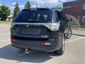 Black Mitsubishi Outlander 2013 in Vilnius, with an engine capacity of 2.00 L and mileage of 278 thousand km for 7650 €, photo 20 on AUTOMOTO.COM.LV