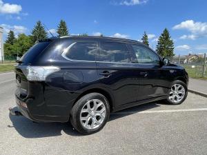 Black Mitsubishi Outlander 2013 in Vilnius, with an engine capacity of 2.00 L and mileage of 278 thousand km for 7650 €, photo 21 on AUTOMOTO.COM.LV