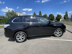 Black Mitsubishi Outlander 2013 in Vilnius, with an engine capacity of 2.00 L and mileage of 278 thousand km for 7650 €, photo 22 on AUTOMOTO.COM.LV