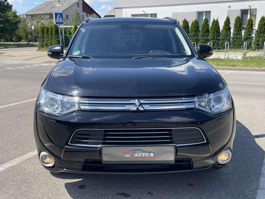 Black Mitsubishi Outlander 2013 in Vilnius, with an engine capacity of 2.00 L and mileage of 278 thousand km for 7650 €, photo 23 on AUTOMOTO.COM.LV