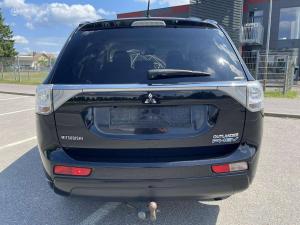 Black Mitsubishi Outlander 2013 in Vilnius, with an engine capacity of 2.00 L and mileage of 278 thousand km for 7650 €, photo 24 on AUTOMOTO.COM.LV