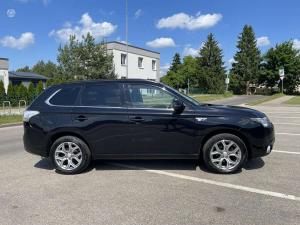 Black Mitsubishi Outlander 2013 in Vilnius, with an engine capacity of 2.00 L and mileage of 278 thousand km for 7650 €, photo 25 on AUTOMOTO.COM.LV