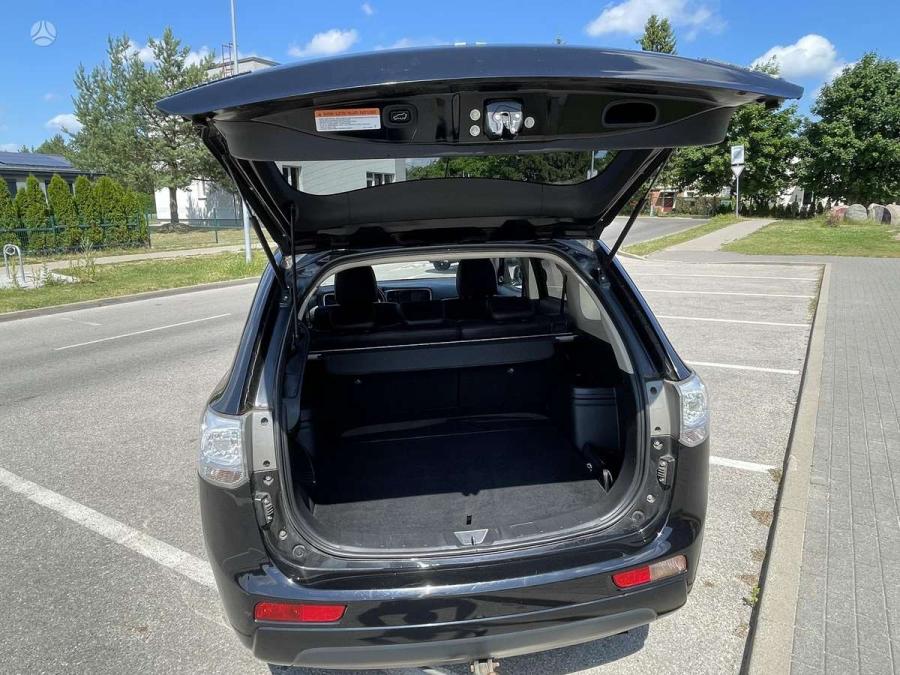 Black Mitsubishi Outlander 2013 in Vilnius, with an engine capacity of 2.00 L and mileage of 278 thousand km for 7650 €, photo 34 on AUTOMOTO.COM.LV