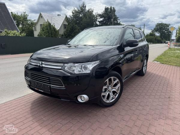 Black Mitsubishi Outlander 2013 in Kaunas, with an engine capacity of 2.00 L and mileage of 135 thousand km for 8199 €, photo 1 on AUTOMOTO.COM.LV